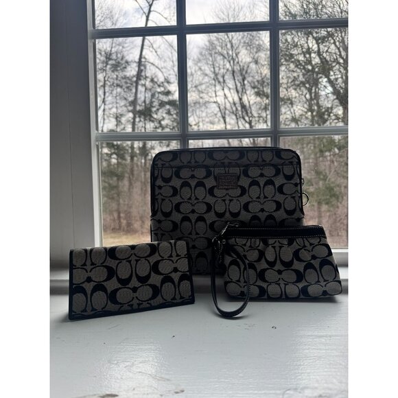 Coach | Accessories | Coach Poopy Ipad Case Signature C Wristlet And ...